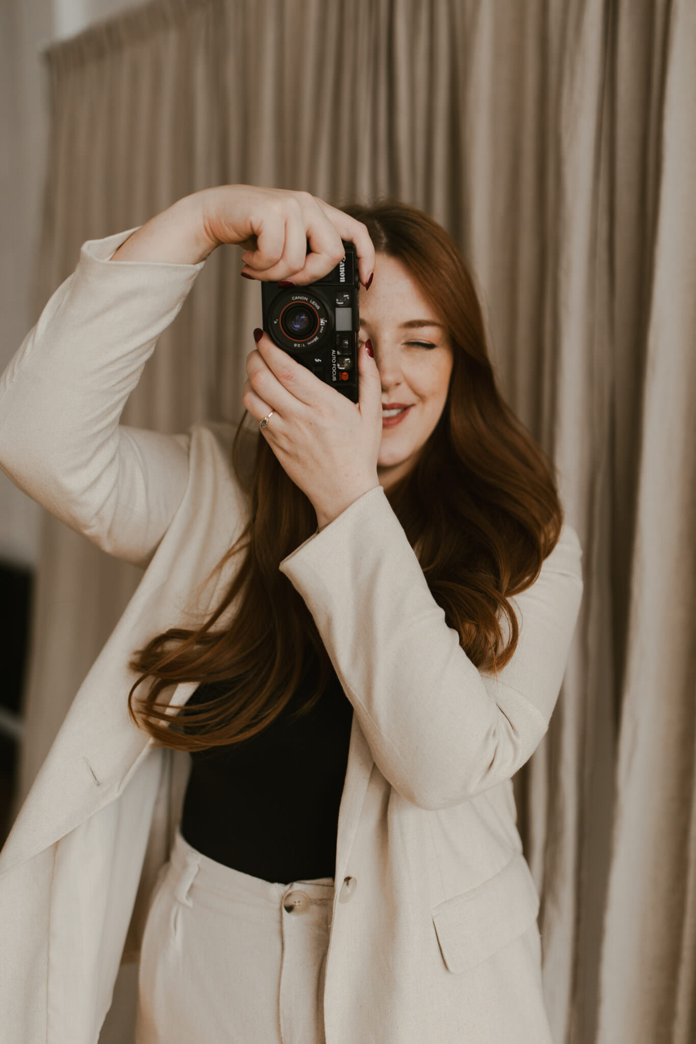 Jasmine Andrews - UK & Destination Modern Wedding Photography