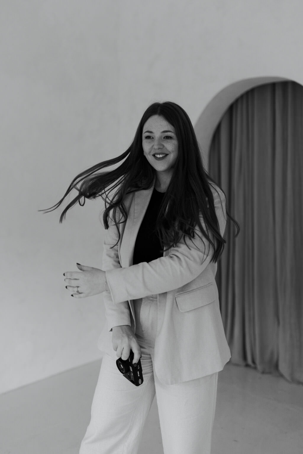 Jasmine Andrews - UK & Destination Modern Wedding Photography